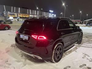 Black Mercedes-Benz gle-450 2022 in Vilnius, with an engine capacity of 3.00 L and mileage of 75 thousand km for 59900 €, photo 5 on AUTOMOTO.COM.LV