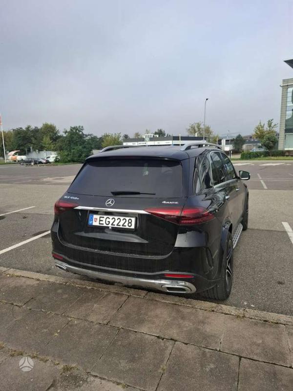 Melns Mercedes-Benz gle-450 2024 Viļņa, ar dzinēja tilpumu 2.00 L un nobraukumu 41 tūkst. km par 79255 €, foto 5 vietnē AUTOMOTO.COM.LV