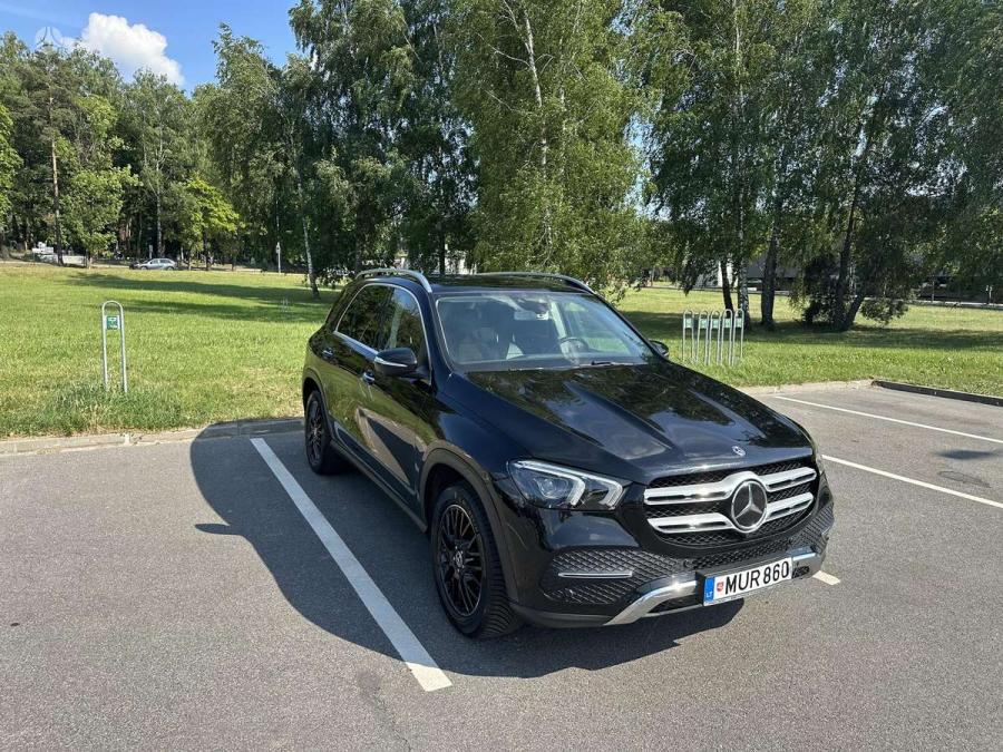 Melns Mercedes-Benz gle-450 2019 Viļņa, ar dzinēja tilpumu 3.00 L un nobraukumu 125 tūkst. km par 49005 €, foto 1 vietnē AUTOMOTO.COM.LV
