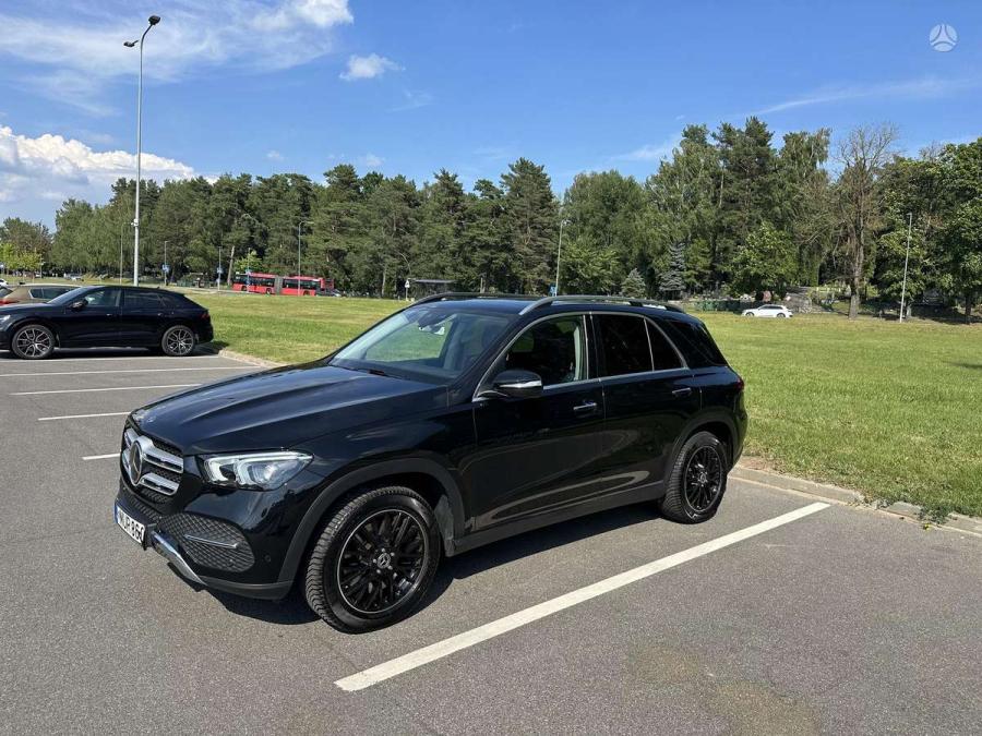 Melns Mercedes-Benz gle-450 2019 Viļņa, ar dzinēja tilpumu 3.00 L un nobraukumu 125 tūkst. km par 49005 €, foto 4 vietnē AUTOMOTO.COM.LV