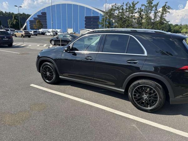 Melns Mercedes-Benz gle-450 2019 Viļņa, ar dzinēja tilpumu 3.00 L un nobraukumu 125 tūkst. km par 49005 €, foto 4 vietnē AUTOMOTO.COM.LV
