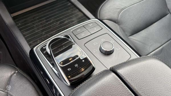 Brūns Mercedes-Benz gle-450 2016 Kauņa, ar dzinēja tilpumu 3.00 L un nobraukumu 110 tūkst. km par 25800 €, foto 7 vietnē AUTOMOTO.COM.LV