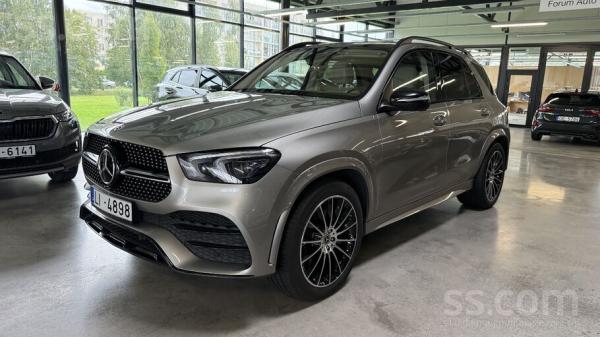 Brown Mercedes-Benz gle-450 2021 in Riga, with an engine capacity of 3.00 L and mileage of 171 thousand km for 47900 €, photo 1 on AUTOMOTO.COM.LV