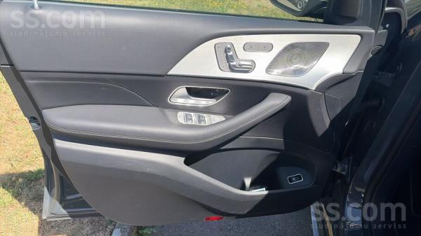 Grey Mercedes-Benz gle-450 2025 in Riga, with an engine capacity of 3.00 L and mileage of 13 thousand km for 91900 €, photo 6 on AUTOMOTO.COM.LV