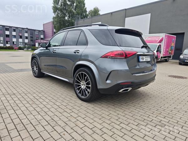 Grey Mercedes-Benz gle-450 2021 in Riga, with an engine capacity of 3.00 L and mileage of 143 thousand km for 50000 €, photo 3 on AUTOMOTO.COM.LV