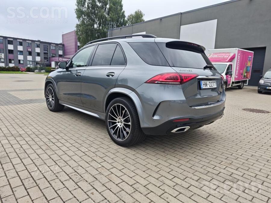 Grey Mercedes-Benz gle-450 2021 in Riga, with an engine capacity of 3.00 L and mileage of 143 thousand km for 50000 €, photo 4 on AUTOMOTO.COM.LV