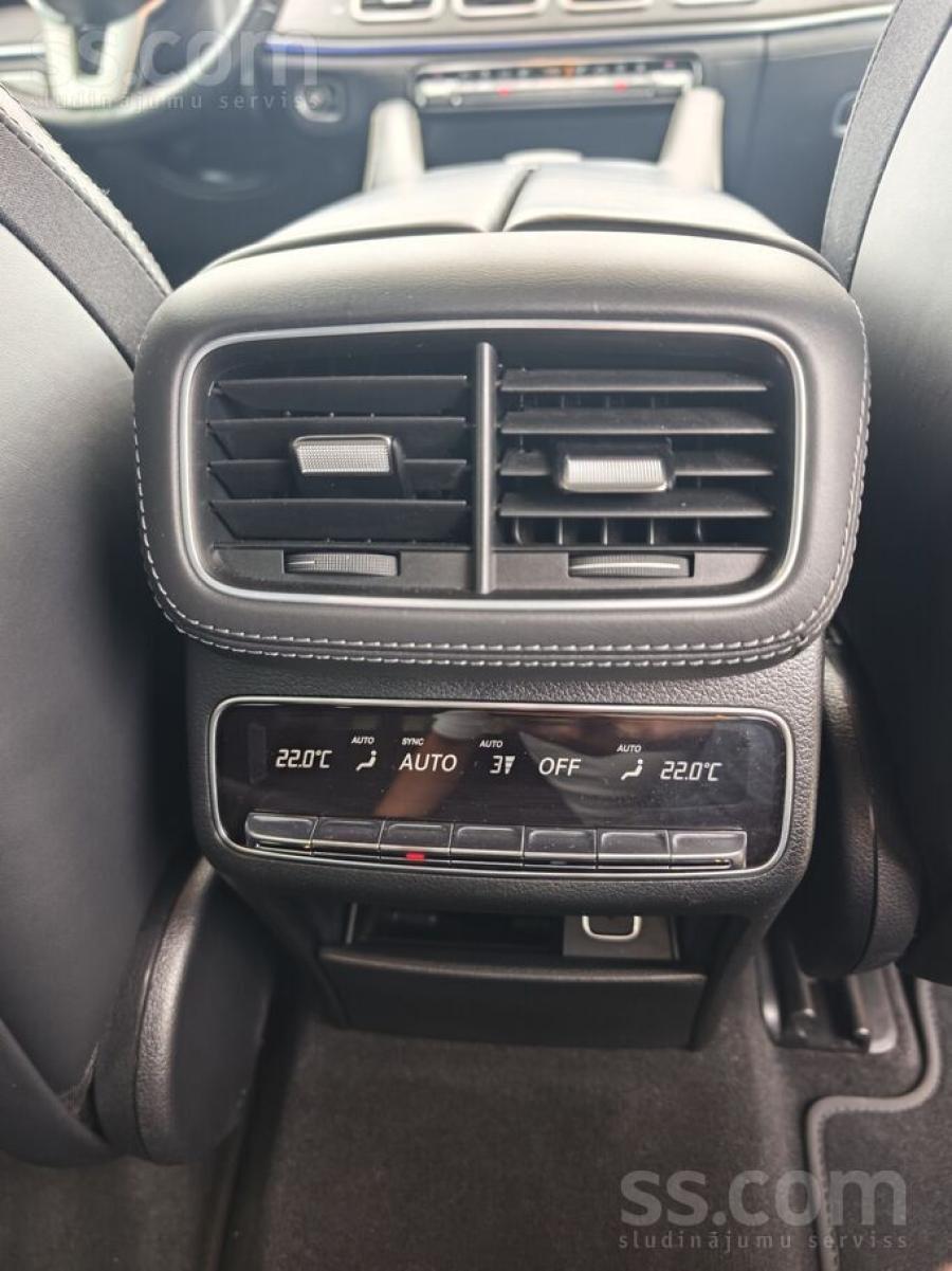 Grey Mercedes-Benz gle-450 2021 in Riga, with an engine capacity of 3.00 L and mileage of 143 thousand km for 50000 €, photo 12 on AUTOMOTO.COM.LV