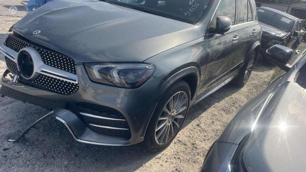 Pelēks Mercedes-Benz gle-450 2023 Šauļi, ar dzinēja tilpumu 3.00 L un nobraukumu 80 tūkst. km par 31339 €, foto 1 vietnē AUTOMOTO.COM.LV