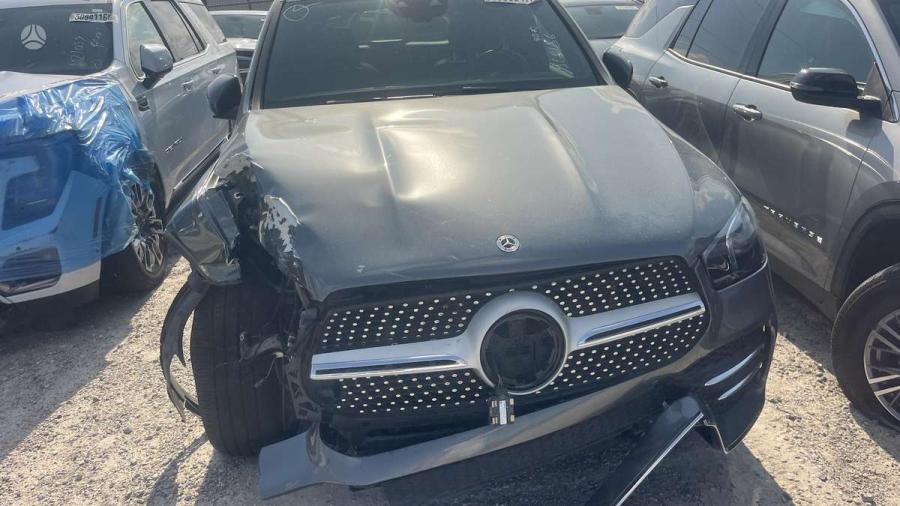 Grey Mercedes-Benz gle-450 2023 in Siauliai, with an engine capacity of 3.00 L and mileage of 80 thousand km for 31339 €, photo 3 on AUTOMOTO.COM.LV