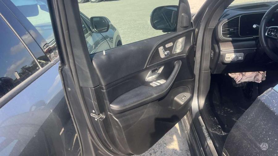 Grey Mercedes-Benz gle-450 2023 in Siauliai, with an engine capacity of 3.00 L and mileage of 80 thousand km for 31339 €, photo 4 on AUTOMOTO.COM.LV