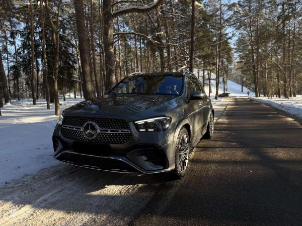 Pelēks Mercedes-Benz gle-450 2024 Viļņa, ar dzinēja tilpumu 3.00 L un nobraukumu 35 tūkst. km par 88888 €, foto 3 vietnē AUTOMOTO.COM.LV