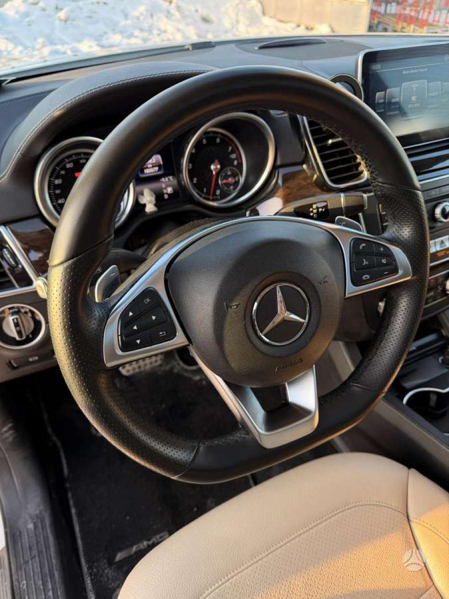 White Mercedes-Benz gle-450 2017 in Vilnius, with an engine capacity of 3.00 L and mileage of 184 thousand km for 31000 €, photo 15 on AUTOMOTO.COM.LV