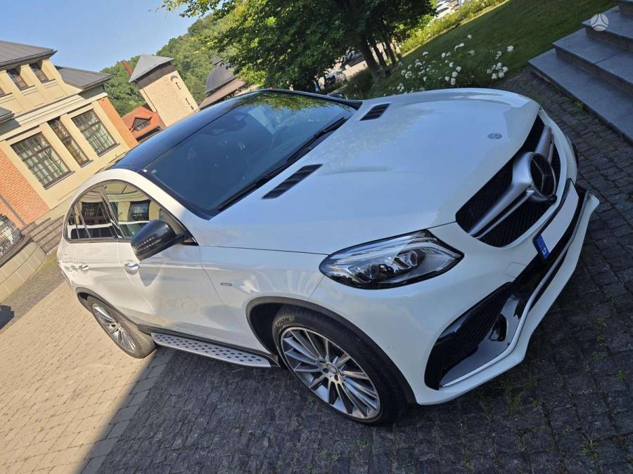 White Mercedes-Benz gle-450 2015 in Vilnius, with an engine capacity of 3.00 L and mileage of 153 thousand km for 30000 €, photo 7 on AUTOMOTO.COM.LV