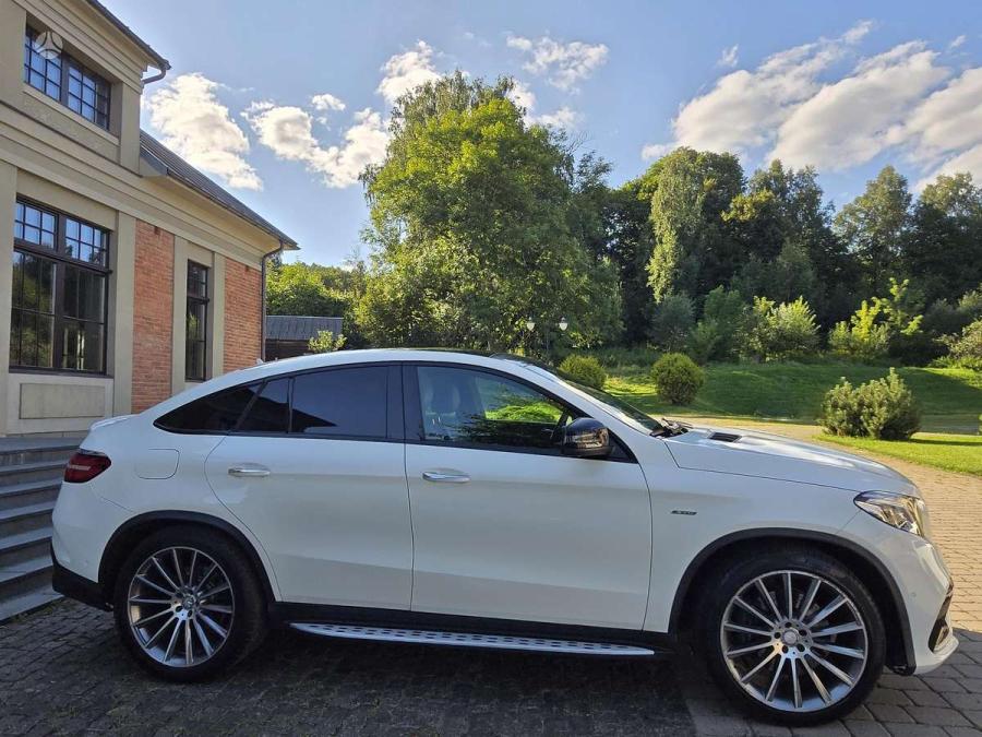 White Mercedes-Benz gle-450 2015 in Vilnius, with an engine capacity of 3.00 L and mileage of 153 thousand km for 30000 €, photo 12 on AUTOMOTO.COM.LV