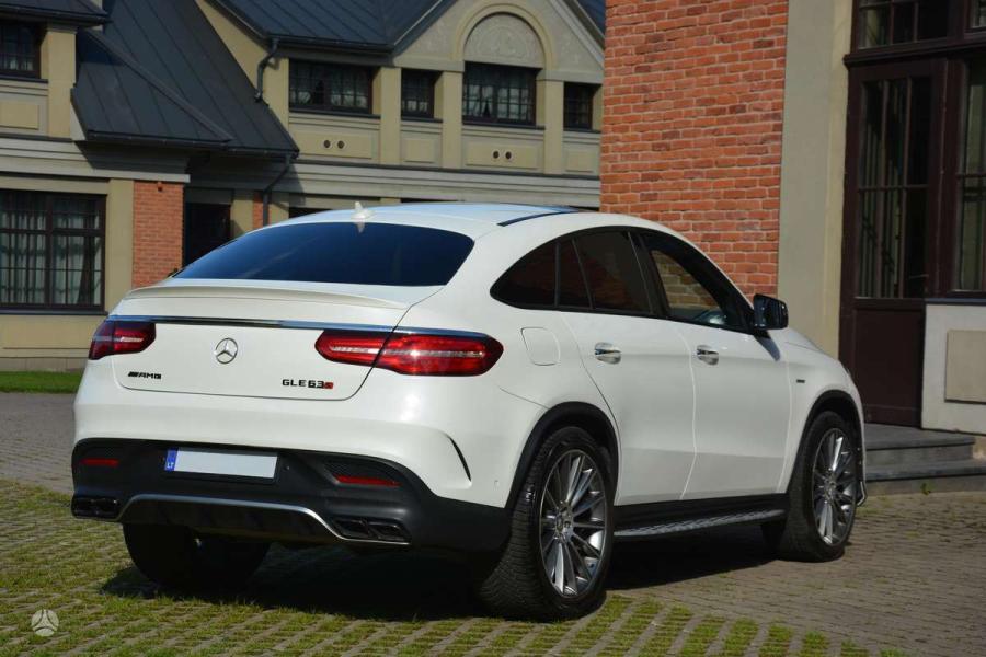 White Mercedes-Benz gle-450 2015 in Vilnius, with an engine capacity of 3.00 L and mileage of 153 thousand km for 30000 €, photo 19 on AUTOMOTO.COM.LV
