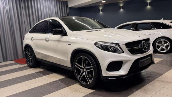 White Mercedes-Benz gle-450 2016 in Riga, with an engine capacity of 3.00 L and mileage of 240 thousand km for 28490 €, photo 3 on AUTOMOTO.COM.LV