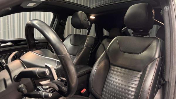 White Mercedes-Benz gle-450 2016 in Riga, with an engine capacity of 3.00 L and mileage of 240 thousand km for 28490 €, photo 9 on AUTOMOTO.COM.LV