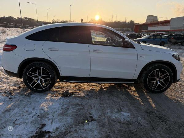 Balts Mercedes-Benz gle-450 2017 Viļņa, ar dzinēja tilpumu 3.00 L un nobraukumu 184 tūkst. km par 31000 €, foto 3 vietnē AUTOMOTO.COM.LV