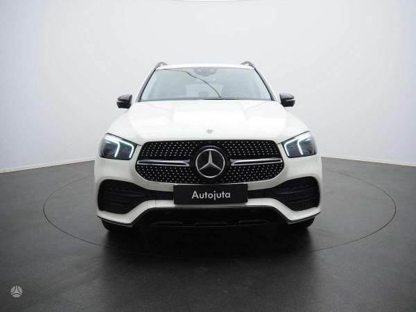 Белый Мерседес GLE 450 2020 в Вильнюс, объемом двигателя 3.00 л и пробегом 96 тыс. км за 51500 €, фото 2 на AUTOMOTO.COM.LV