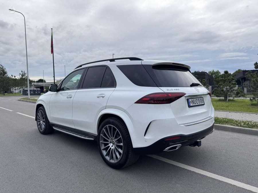 Balts Mercedes-Benz gle-450 2024 Palanga, ar dzinēja tilpumu 3.00 L un nobraukumu 29 tūkst. km par 76000 €, foto 5 vietnē AUTOMOTO.COM.LV