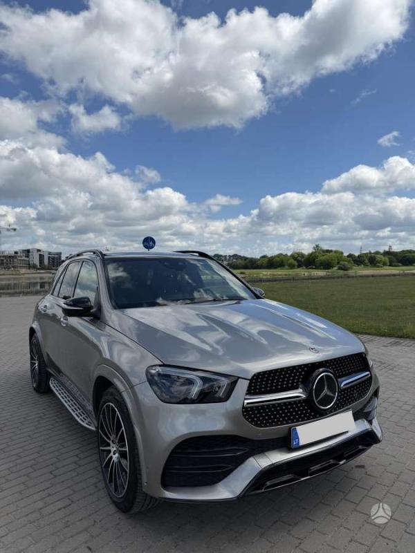 Yellow Mercedes-Benz gle-450 2020 in Kaunas, with an engine capacity of 3.00 L and mileage of 161 thousand km for 48500 €, photo 4 on AUTOMOTO.COM.LV