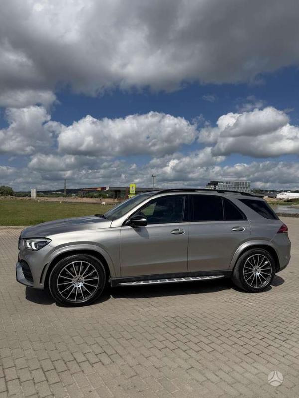 Yellow Mercedes-Benz gle-450 2020 in Kaunas, with an engine capacity of 3.00 L and mileage of 161 thousand km for 48500 €, photo 6 on AUTOMOTO.COM.LV