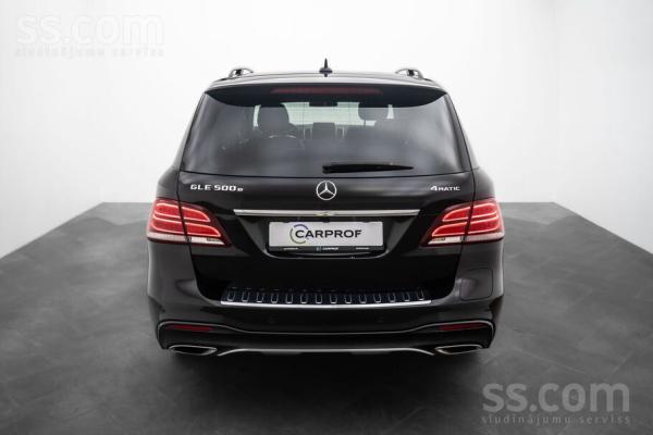 Melns Mercedes-Benz gle-500 2016 Tallina, ar dzinēja tilpumu 3.00 L un nobraukumu 207 tūkst. km par 18999 €, foto 8 vietnē AUTOMOTO.COM.LV