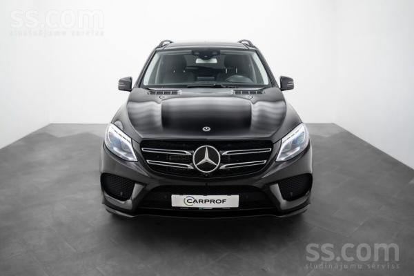 Melns Mercedes-Benz gle-500 2017 Tallina, ar dzinēja tilpumu 3.00 L un nobraukumu 150 tūkst. km par 22999 €, foto 4 vietnē AUTOMOTO.COM.LV