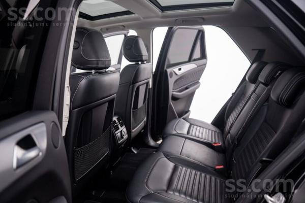 Melns Mercedes-Benz gle-500 2017 Tallina, ar dzinēja tilpumu 3.00 L un nobraukumu 150 tūkst. km par 22999 €, foto 10 vietnē AUTOMOTO.COM.LV