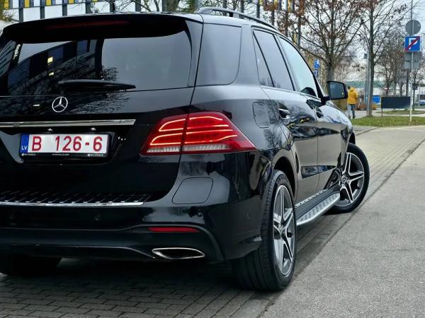 Melns Mercedes-Benz gle-500 2018 Rīga, ar dzinēja tilpumu 3.00 L un nobraukumu 189 tūkst. km par 23390 €, foto 3 vietnē AUTOMOTO.COM.LV