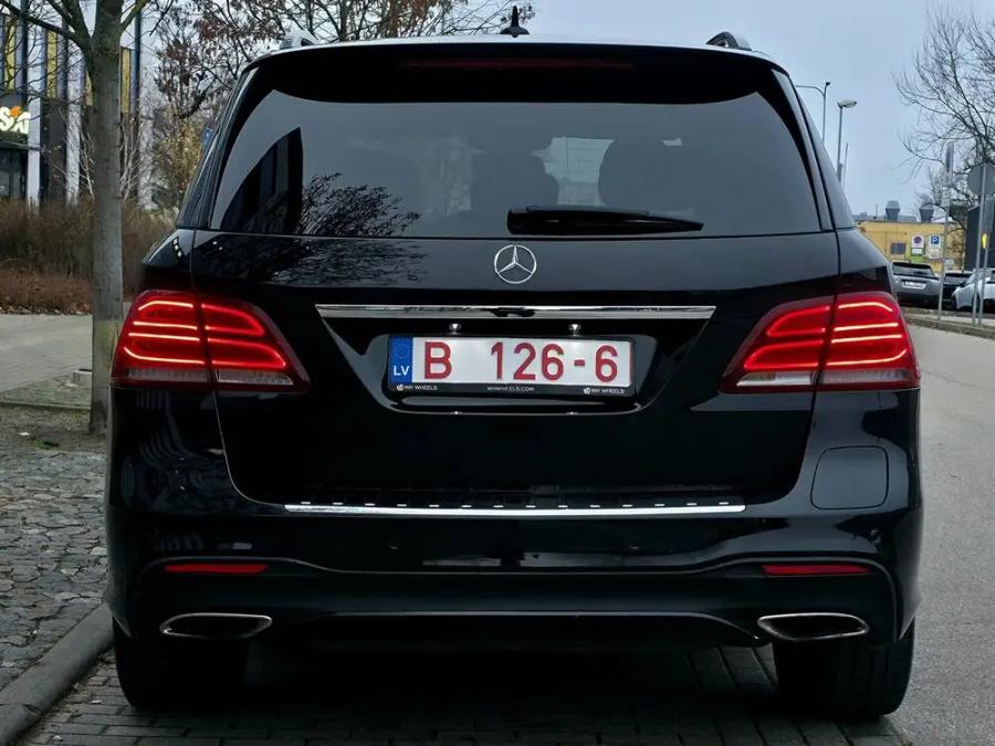 Melns Mercedes-Benz gle-500 2018 Rīga, ar dzinēja tilpumu 3.00 L un nobraukumu 189 tūkst. km par 23390 €, foto 5 vietnē AUTOMOTO.COM.LV