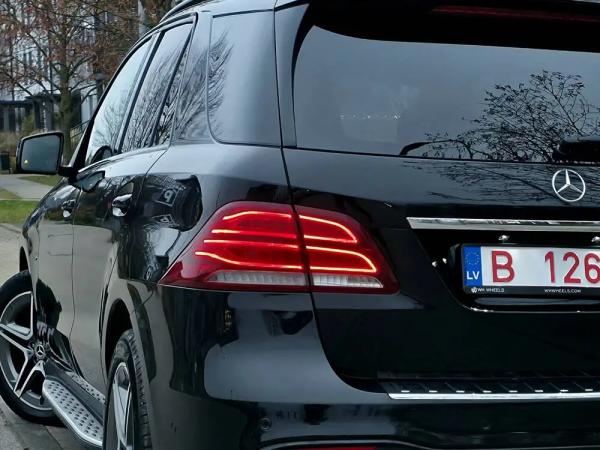 Melns Mercedes-Benz gle-500 2018 Rīga, ar dzinēja tilpumu 3.00 L un nobraukumu 189 tūkst. km par 23390 €, foto 8 vietnē AUTOMOTO.COM.LV