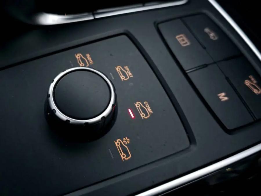Melns Mercedes-Benz gle-500 2018 Rīga, ar dzinēja tilpumu 3.00 L un nobraukumu 189 tūkst. km par 23390 €, foto 28 vietnē AUTOMOTO.COM.LV