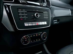Melns Mercedes-Benz gle-500 2018 Rīga, ar dzinēja tilpumu 3.00 L un nobraukumu 189 tūkst. km par 23390 €, foto 31 vietnē AUTOMOTO.COM.LV