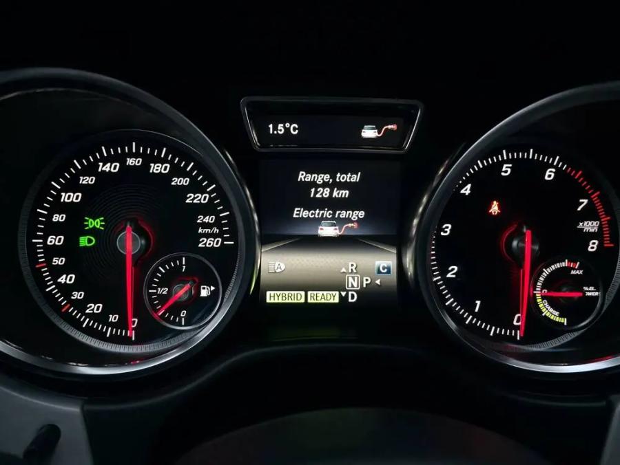 Melns Mercedes-Benz gle-500 2018 Rīga, ar dzinēja tilpumu 3.00 L un nobraukumu 189 tūkst. km par 23390 €, foto 77 vietnē AUTOMOTO.COM.LV