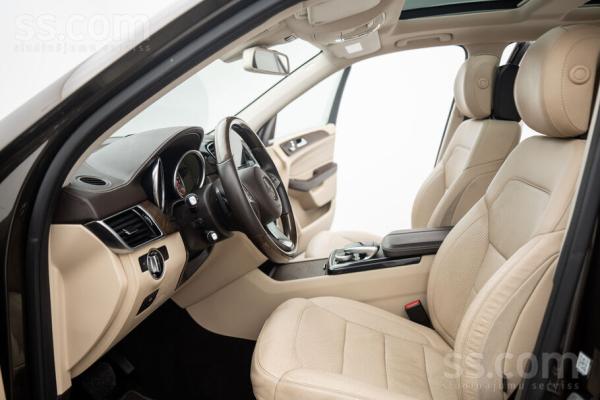 Brown Mercedes-Benz gle-500 2015 in Tallinn, with an engine capacity of 3.00 L and mileage of 141 thousand km for 20999 €, photo 7 on AUTOMOTO.COM.LV