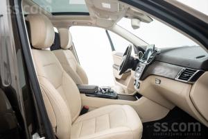 Brūns Mercedes-Benz gle-500 2015 Tallina, ar dzinēja tilpumu 3.00 L un nobraukumu 141 tūkst. km par 20999 €, foto 11 vietnē AUTOMOTO.COM.LV
