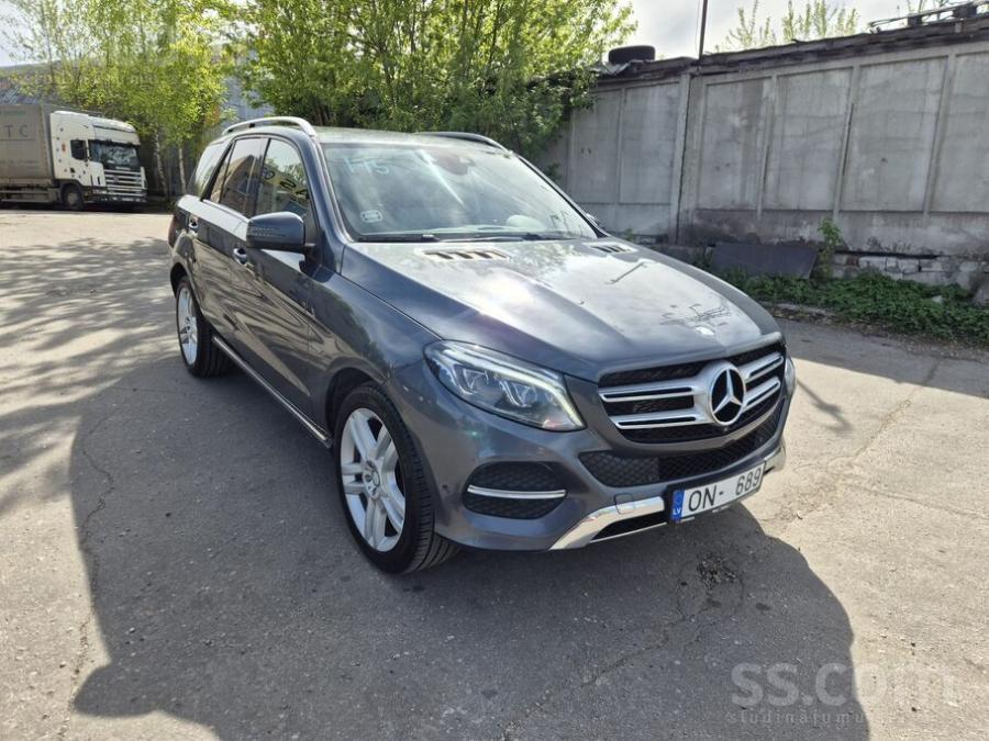 Серый Мерседес GLE 500 2016 в Рига, объемом двигателя 3.00 л и пробегом 248 тыс. км за 20990 €, фото 3 на AUTOMOTO.COM.LV