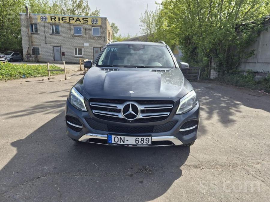 Серый Мерседес GLE 500 2016 в Рига, объемом двигателя 3.00 л и пробегом 248 тыс. км за 20990 €, фото 4 на AUTOMOTO.COM.LV