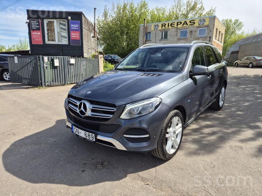Серый Мерседес GLE 500 2016 в Рига, объемом двигателя 3.00 л и пробегом 248 тыс. км за 20990 €, фото 5 на AUTOMOTO.COM.LV
