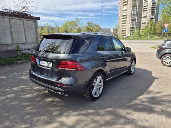 Серый Мерседес GLE 500 2016 в Рига, объемом двигателя 3.00 л и пробегом 248 тыс. км за 20990 €, фото 6 на AUTOMOTO.COM.LV