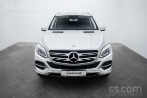 Серый Мерседес GLE 500 2016 в Таллин, объемом двигателя 3.00 л и пробегом 115 тыс. км за 19699 €, фото 3 на AUTOMOTO.COM.LV