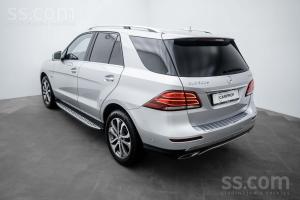Серый Мерседес GLE 500 2016 в Таллин, объемом двигателя 3.00 л и пробегом 115 тыс. км за 19699 €, фото 7 на AUTOMOTO.COM.LV