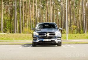 Grey Mercedes-Benz gle-500 2016 in Riga, with an engine capacity of 3.00 L and mileage of 248 thousand km for 19490 €, photo 4 on AUTOMOTO.COM.LV
