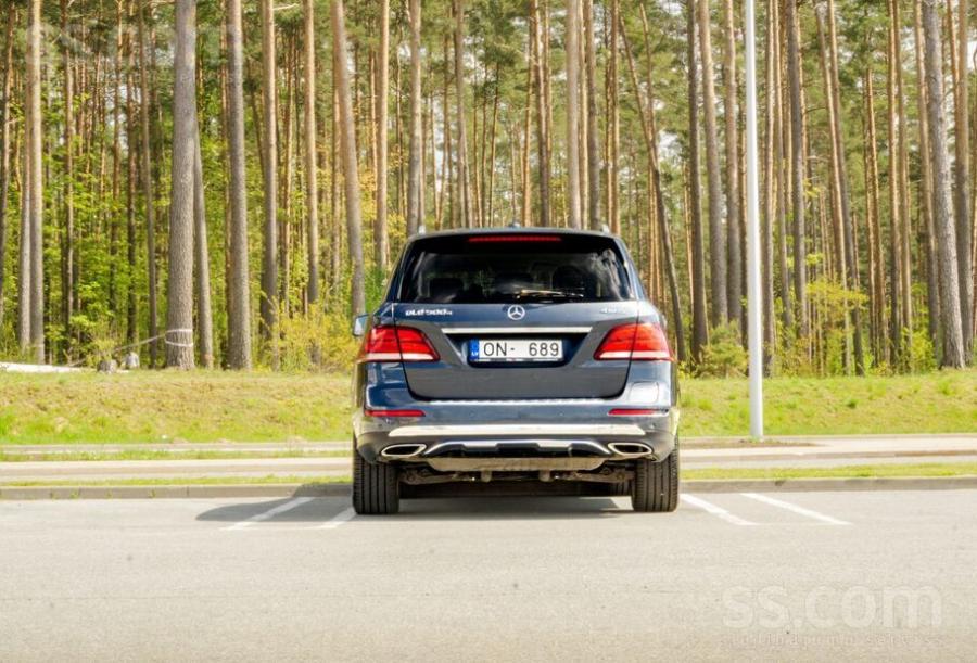 Grey Mercedes-Benz gle-500 2016 in Riga, with an engine capacity of 3.00 L and mileage of 248 thousand km for 19490 €, photo 7 on AUTOMOTO.COM.LV