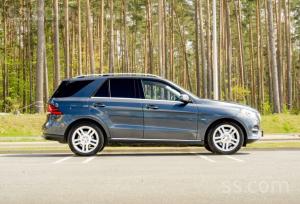 Grey Mercedes-Benz gle-500 2016 in Riga, with an engine capacity of 3.00 L and mileage of 248 thousand km for 19490 €, photo 9 on AUTOMOTO.COM.LV
