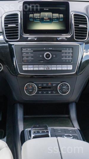 Grey Mercedes-Benz gle-500 2016 in Riga, with an engine capacity of 3.00 L and mileage of 248 thousand km for 19490 €, photo 13 on AUTOMOTO.COM.LV