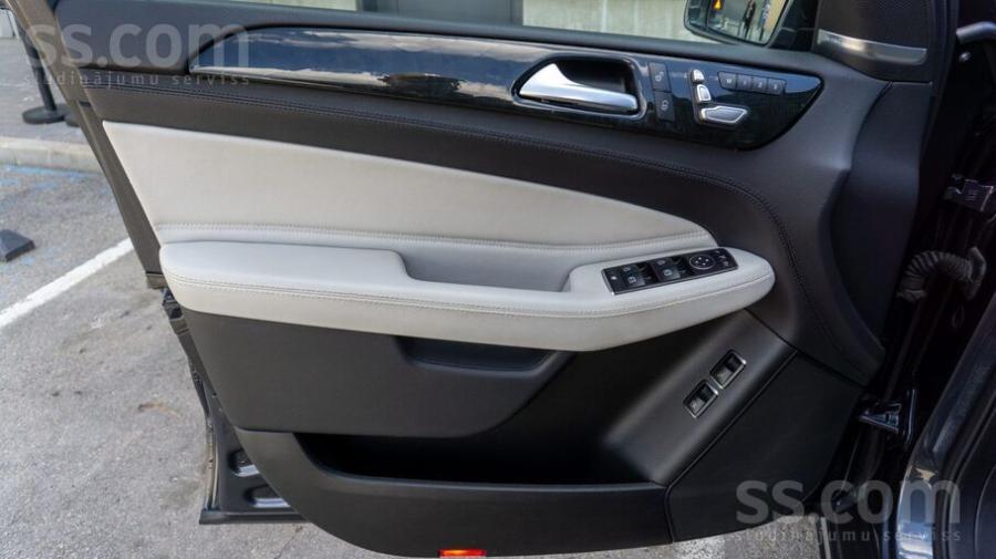 Grey Mercedes-Benz gle-500 2016 in Riga, with an engine capacity of 3.00 L and mileage of 248 thousand km for 19490 €, photo 27 on AUTOMOTO.COM.LV