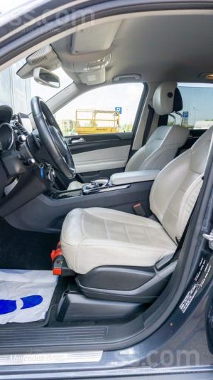 Grey Mercedes-Benz gle-500 2016 in Riga, with an engine capacity of 3.00 L and mileage of 248 thousand km for 19490 €, photo 31 on AUTOMOTO.COM.LV