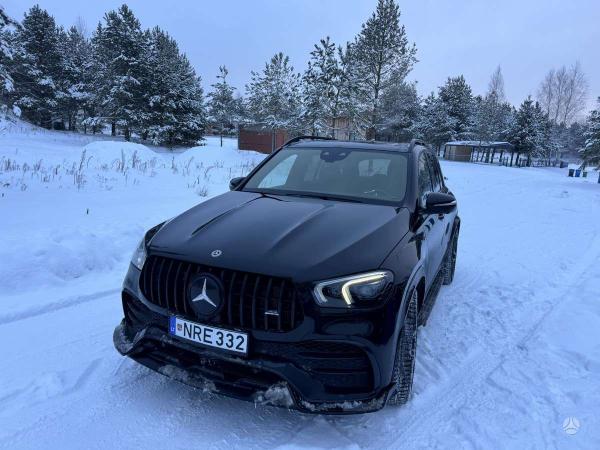 Melns Mercedes-Benz GLE 53 AMG 2020 Viļņa, ar dzinēja tilpumu 3.00 L un nobraukumu 118 tūkst. km par 59700 €, foto 1 vietnē AUTOMOTO.COM.LV